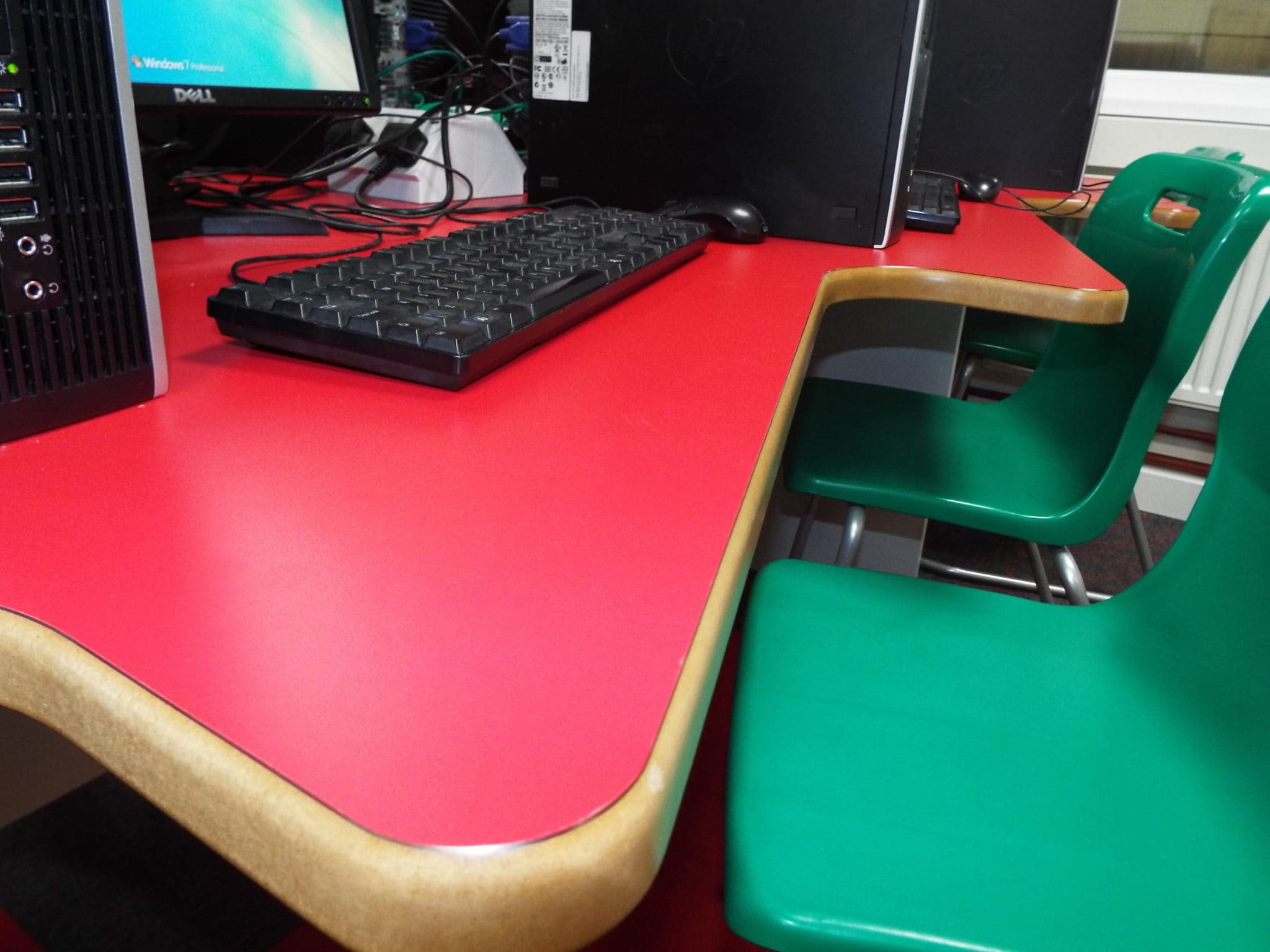 ICT Furniture for Schools. Computer Desks, Tablet trolleys - Witley Jones